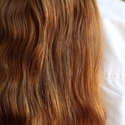 Trous dans les cheveux : causes, traitements et prévention